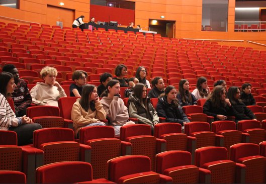 Le Collège Nina Simone d'Aix-en-Provence se produit sur la scène du ...